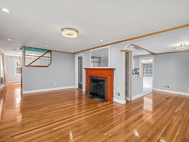 house with 4 bedroom, Quincy MA DLS102592333