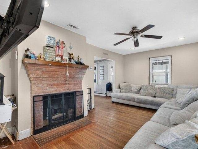 house with 4 bedroom, Quincy MA DS102591832