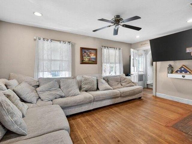 house with 4 bedroom, Quincy MA ES103438263