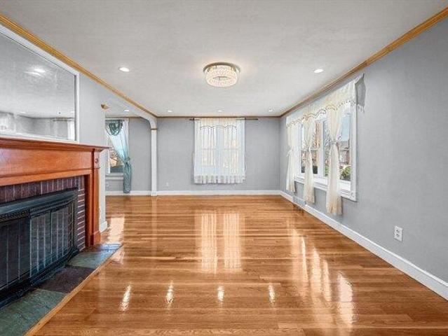 house with 4 bedroom, Quincy MA ES103162521