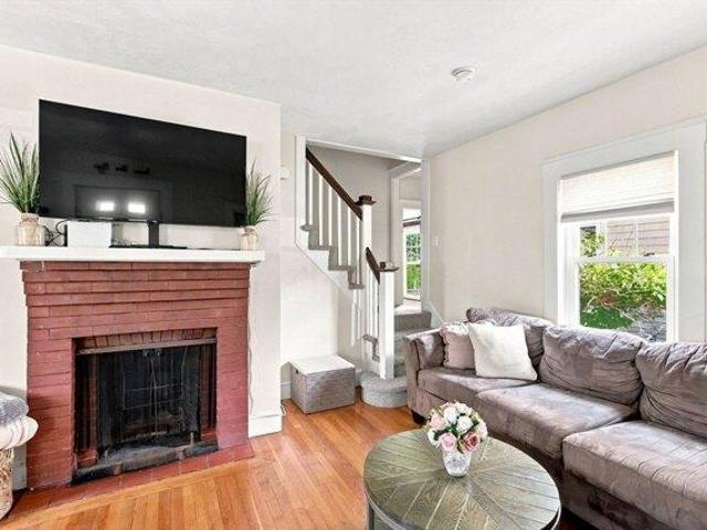 house with 4 bedroom, Quincy MA ES104850882