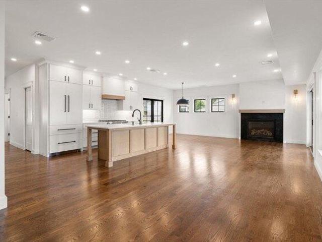 house with 4 bedroom, Quincy MA ES105061108