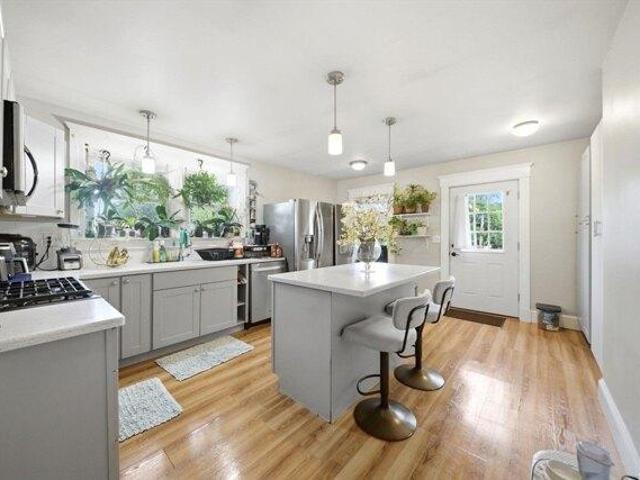 house with 4 bedroom, Quincy MA ES105230354