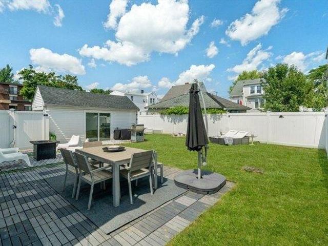 house with 4 bedroom, Quincy MA ES105232179