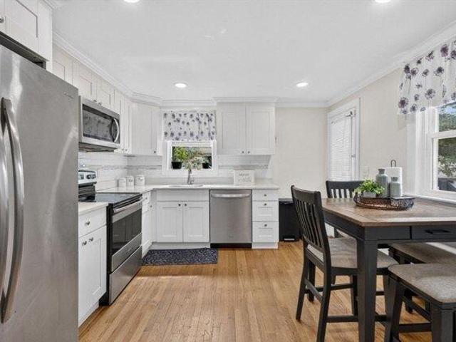 house with 4 bedroom, Randolph MA ES105114102