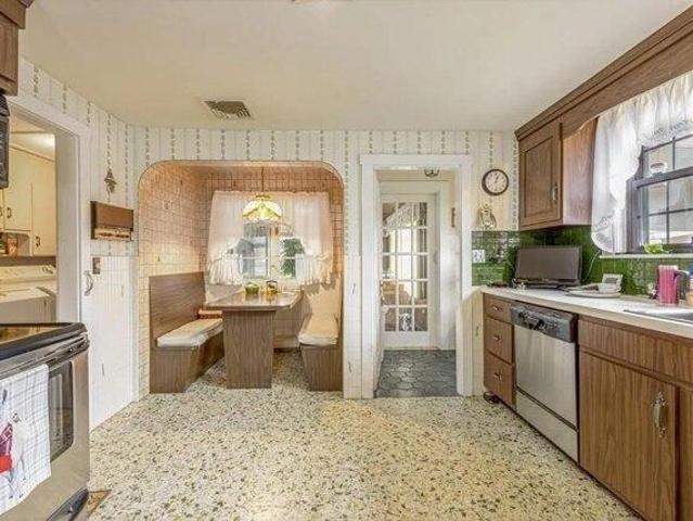 house with 4 bedroom, Raynham MA DS101897277
