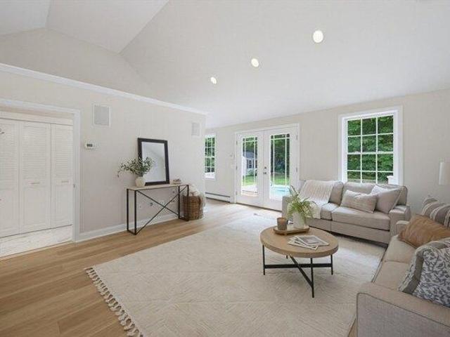 house with 4 bedroom, Raynham MA ES104788328