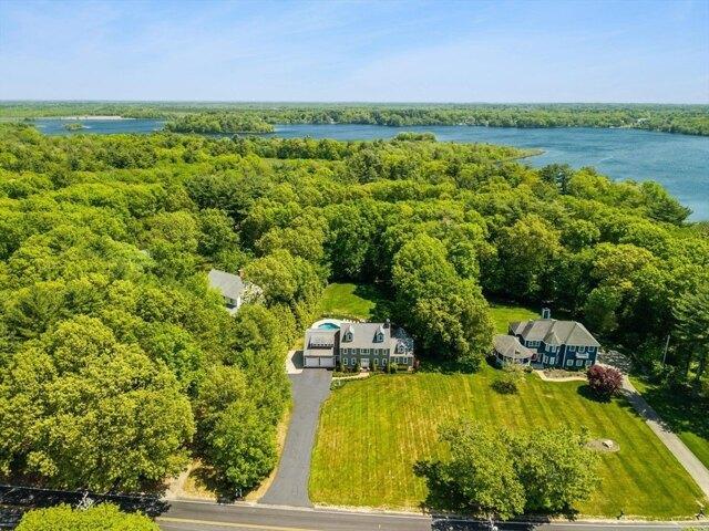 house with 4 bedroom, Raynham MA ES103886462