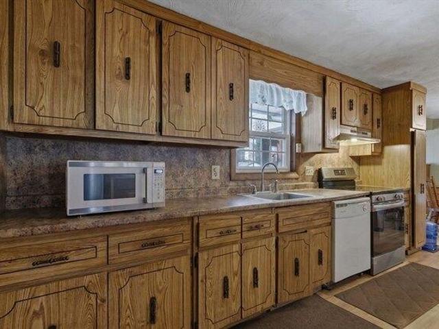 house with 4 bedroom, Raynham MA ES103889772