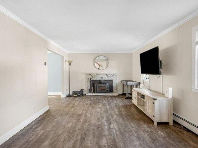 house with 4 bedroom, Reading MA DLS102859756