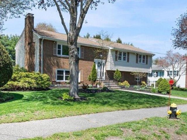 house with 4 bedroom, Reading MA DLS102827340