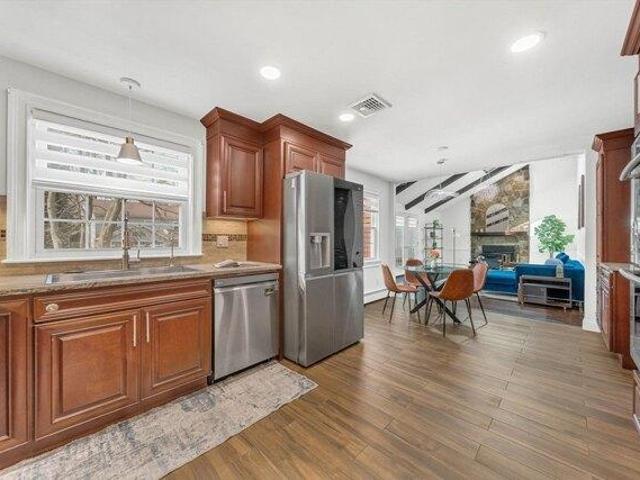 house with 4 bedroom, Reading MA DLS102922117