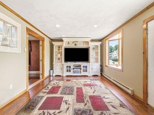 house with 4 bedroom, Reading MA ES104045699