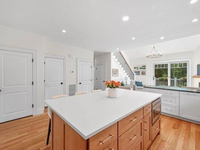 house with 4 bedroom, Reading MA ES105093335