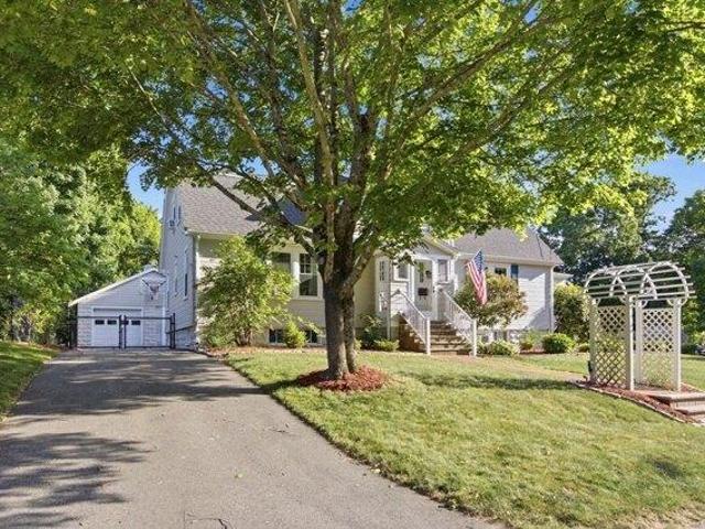 house with 4 bedroom, Reading MA ES105108904