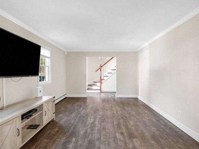 house with 4 bedroom, Reading MA ES103432549