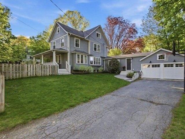 house with 4 bedroom, Reading MA ES103887496