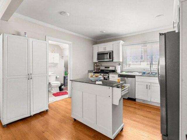 house with 4 bedroom, Revere MA ES103887139