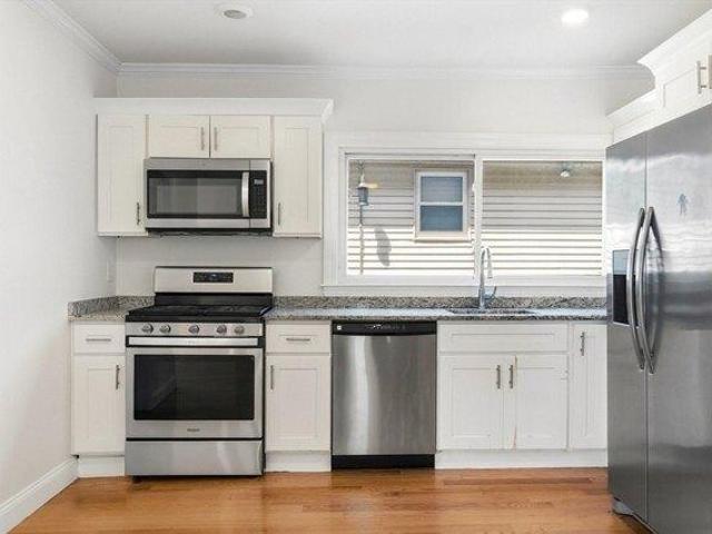 house with 4 bedroom, Revere MA ES104298441