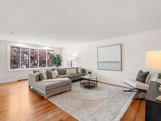 house with 4 bedroom, Revere MA ES105116266
