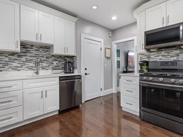 house with 4 bedroom, Revere MA ES105353263