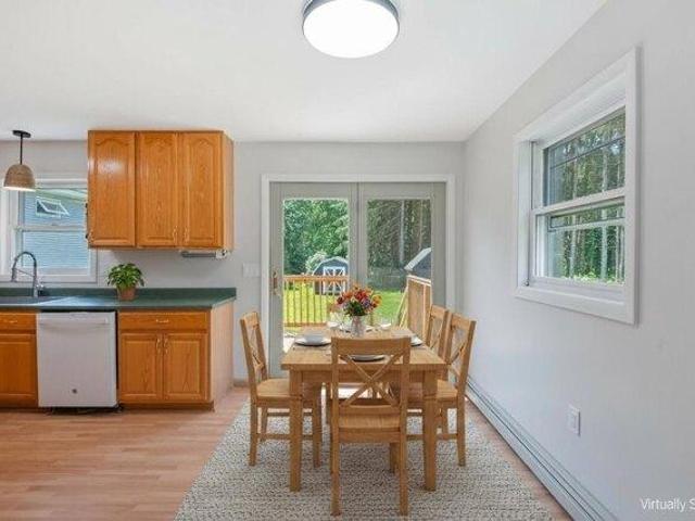house with 4 bedroom, Richmond VT ES105206261