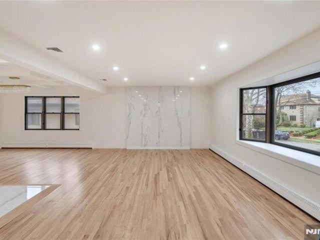house with 4 bedroom, Ridgefield NJ DLS102279919