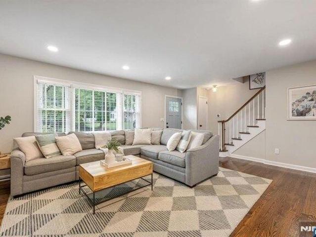 house with 4 bedroom, Ridgewood NJ DS104408341
