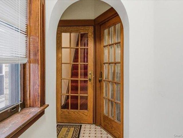house with 4 bedroom, Ridgewood NY DLS101780288