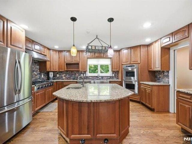 house with 4 bedroom, River Vale NJ ES105192874