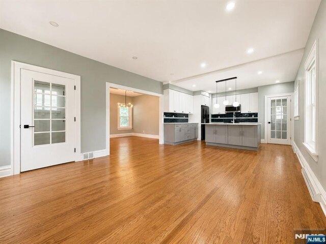 house with 4 bedroom, River Edge NJ ES104850594