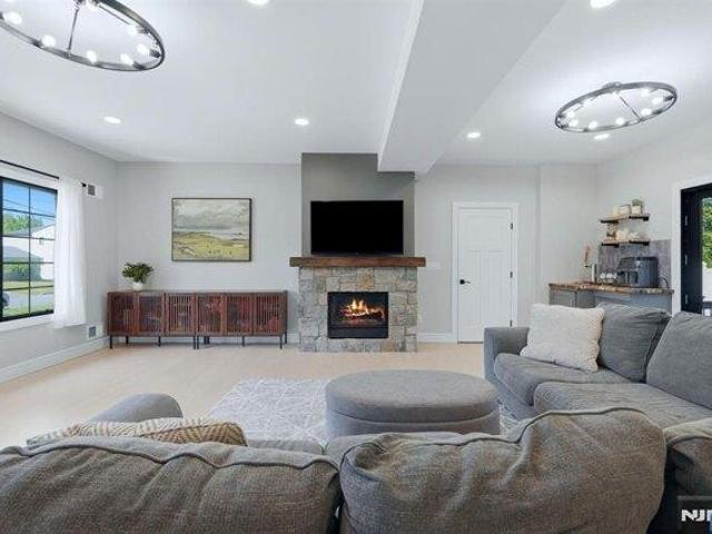 house with 4 bedroom, River Edge NJ ES105190167