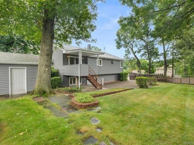 house with 4 bedroom, Ronkonkoma NY ES104904051