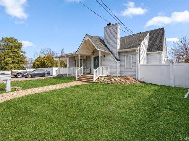 house with 4 bedroom, Ronkonkoma NY ES104904864