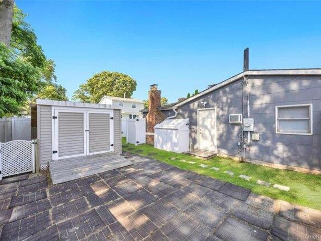 house with 4 bedroom, Ronkonkoma NY ES104905225