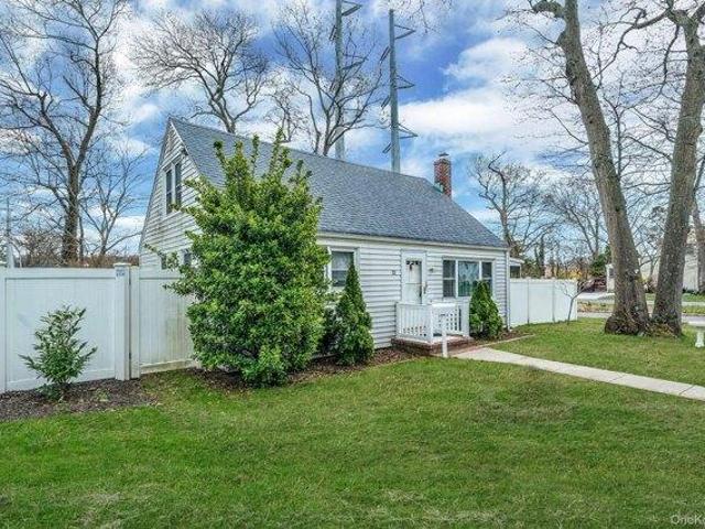 house with 4 bedroom, Ronkonkoma NY ES104922128