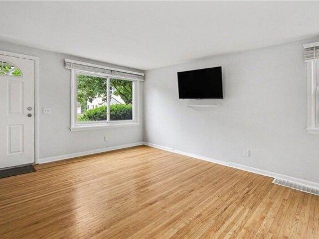 house with 4 bedroom, Rochester NY ES104898518
