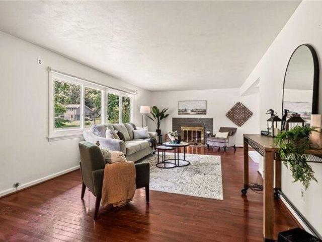 house with 4 bedroom, Rochester NY ES104902085