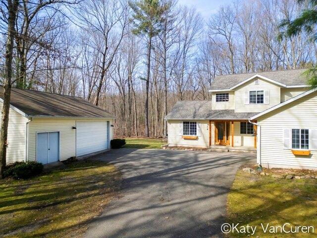 house with 4 bedroom, Rockford MI DLS88247306