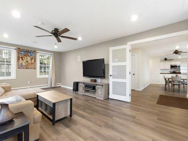 house with 4 bedroom, Rockland MA ES103968011