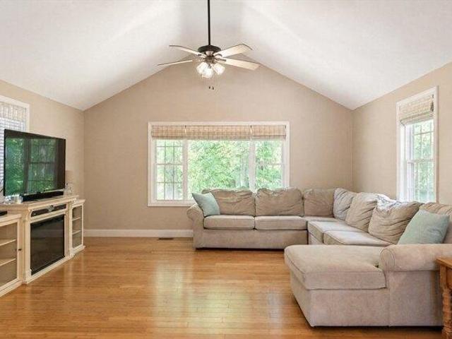 house with 4 bedroom, Rockland MA ES103927612