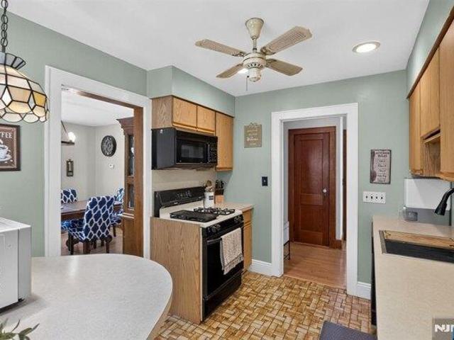 house with 4 bedroom, Roseland NJ ES104233782