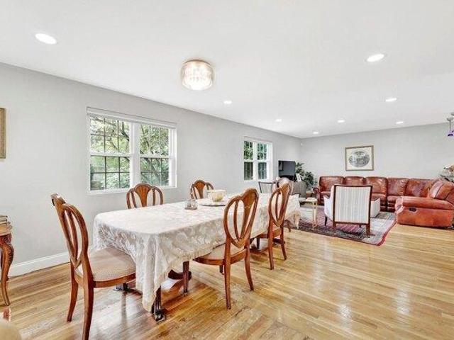 house with 4 bedroom, Roslyn Heights NY ES103623428