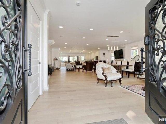 house with 4 bedroom, Rutherford NJ ES104152482