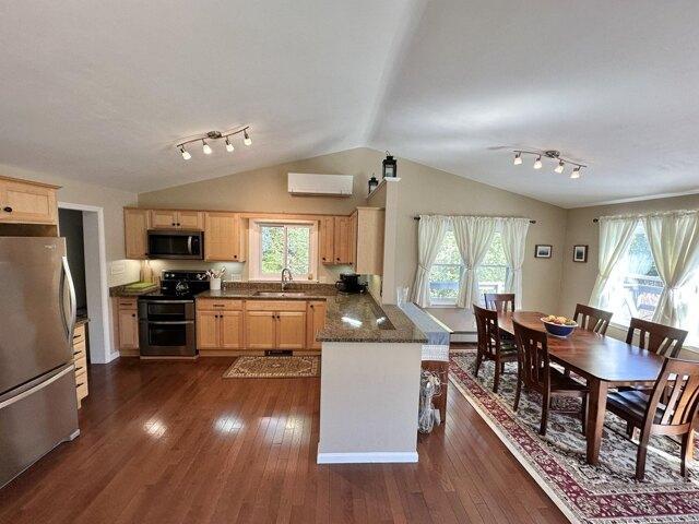 house with 4 bedroom, Scarborough ME DS102669093