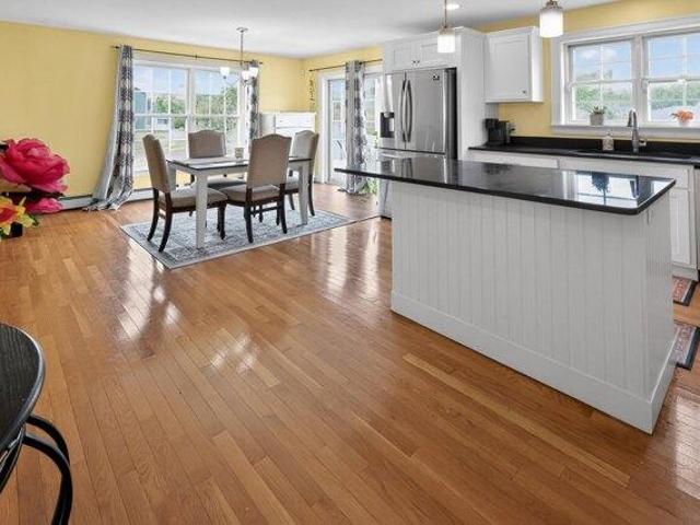 house with 4 bedroom, Scarborough ME ES103886925