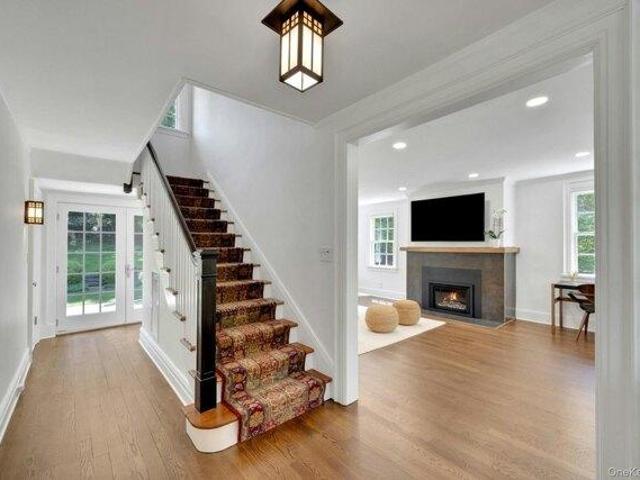 house with 4 bedroom, Scarsdale NY ES105207498