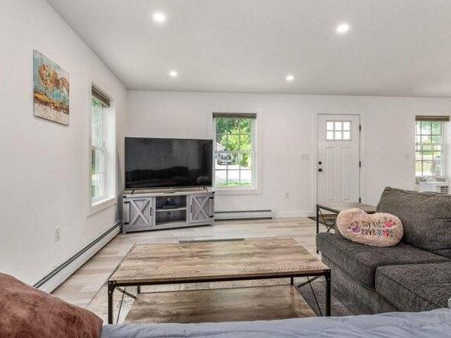 house with 4 bedroom, Sanford ME ES104789057