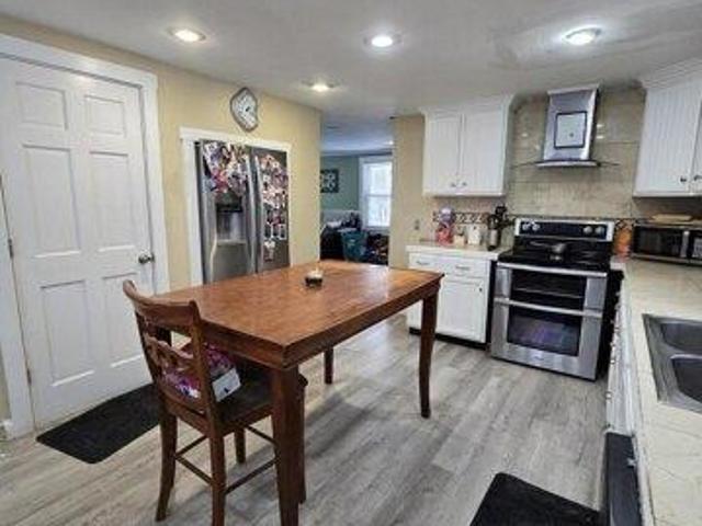 house with 4 bedroom, Sanford ME ES105115199