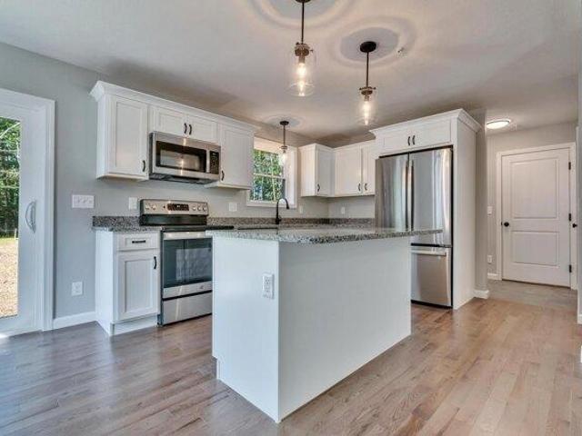 house with 4 bedroom, Saco ME ES104114157